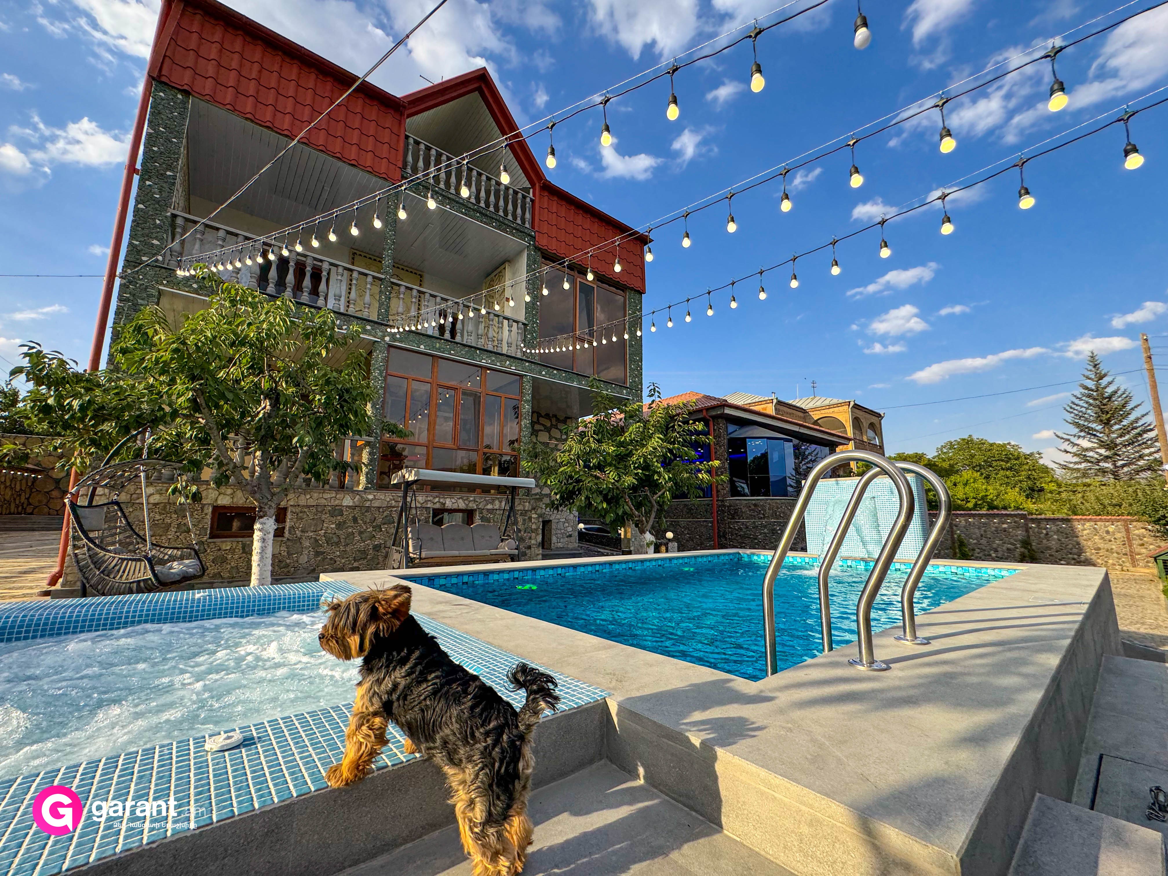 Stone Guest House. Քառակուսի 200 ք.մ. Посуточная аренда. . - Garant.am
